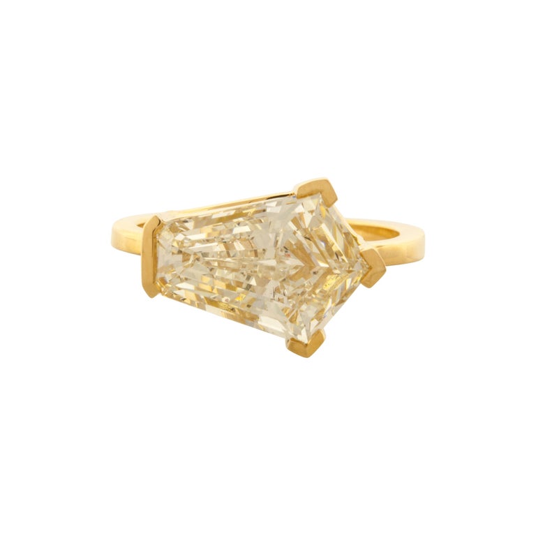 Mociun Modified Step Cut Diamond Ring For Sale at 1stDibs