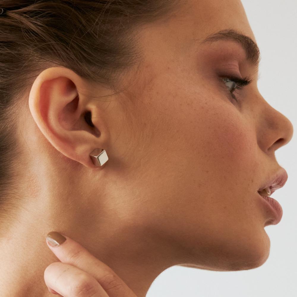 Modish Cube Stud Earrings in 14K Solid Yellow Gold For Sale at 1stDibs