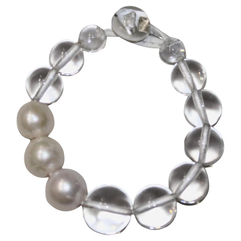 Monies Bracelet en acrylique et perles d'eau douce En vente sur 1stDibs