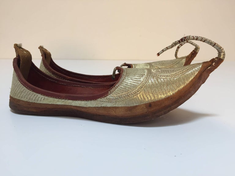 Moorish Arabian Mughal Leather Shoes with Gold Embroidered curled Toe ...