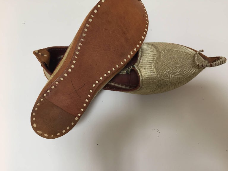 Moorish Arabian Mughal Leather Shoes with Gold Embroidered curled Toe ...