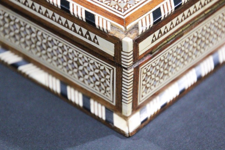Moorish Handcrafted Middle Eastern Mosaic Inlaid Decorative Box For ...