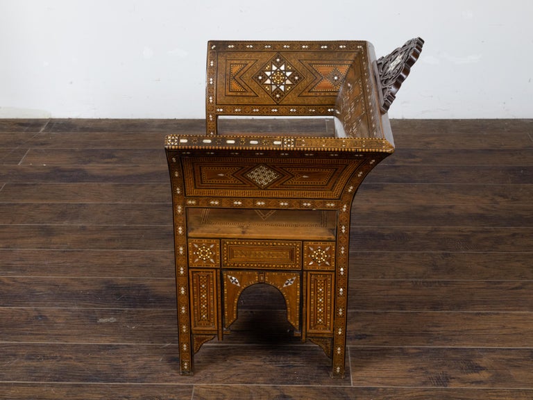 Fauteuil marocain de style mauresque des années 1900 avec incrustation ...