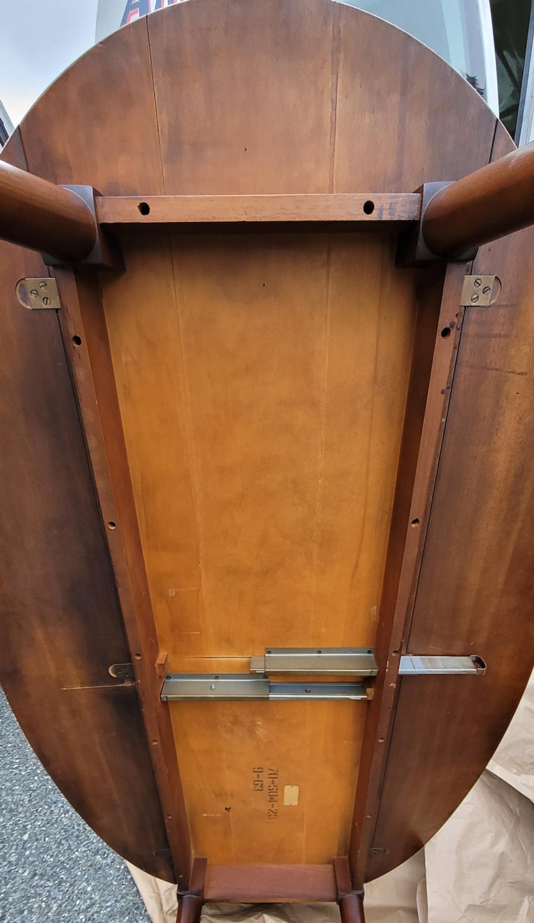 Morganton Tidewater Collection Large Oval Mahogany Dropleaf Cocktail ...