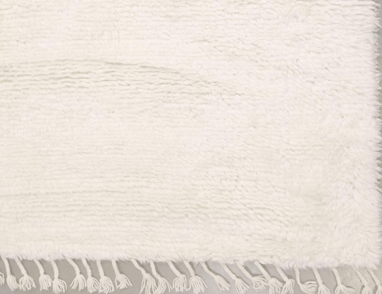 Moroccan Style Fluffy Solid Ivory Rug 11'7 x 14'11 For Sale at 1stDibs