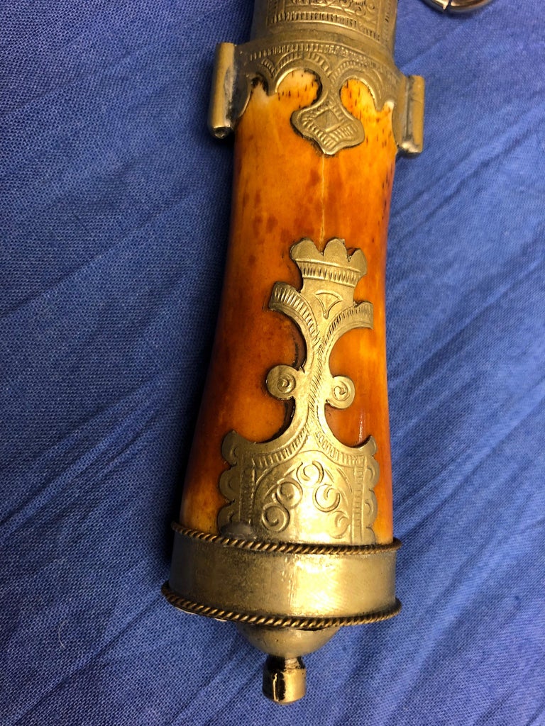 Moroccan Handmade Koummya Dagger Knife, Curved Blade Bone Handle Silver ...