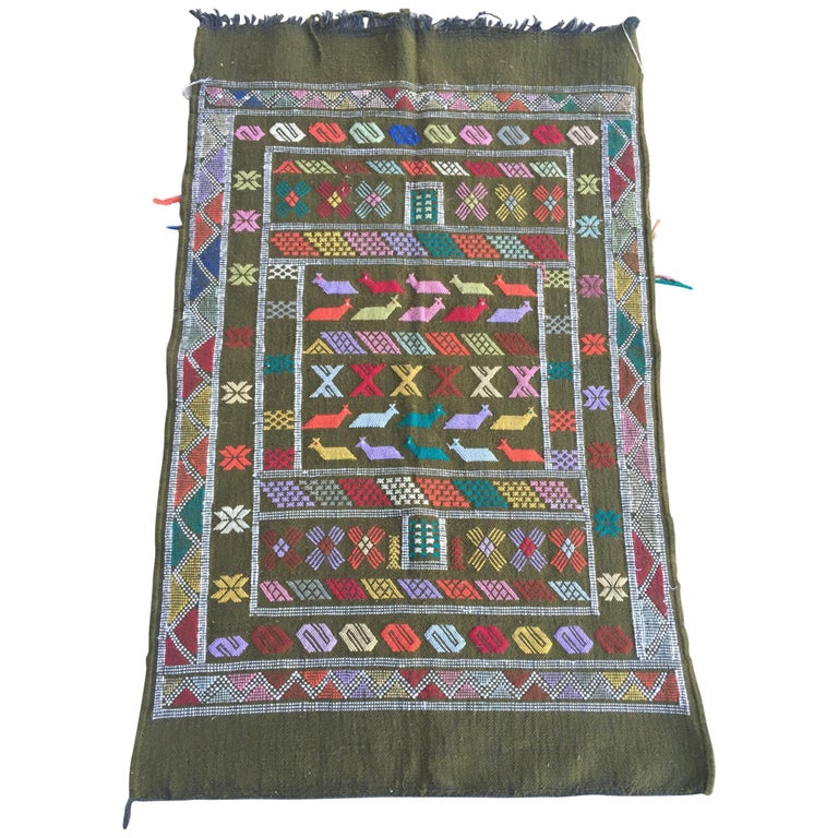 Tapis Kilim marocain vintage tribal africain En vente sur 1stDibs