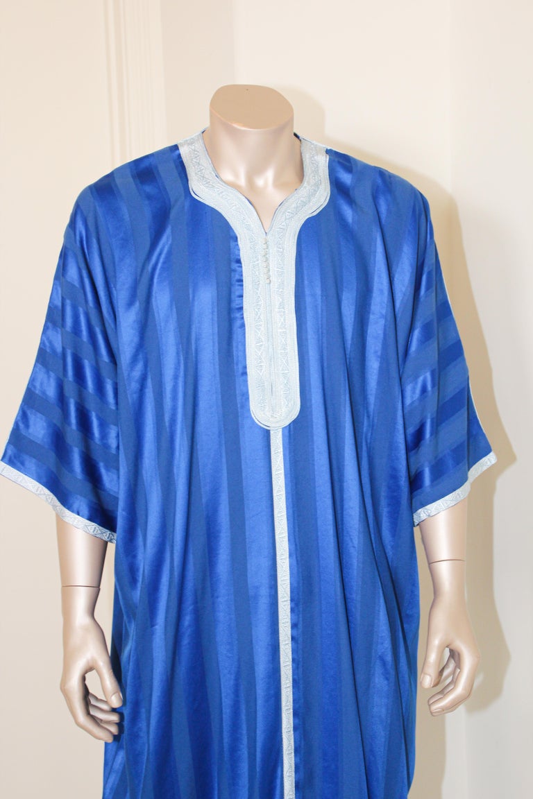 Caftan marocain vintage pour homme bleu royal En vente sur 1stDibs