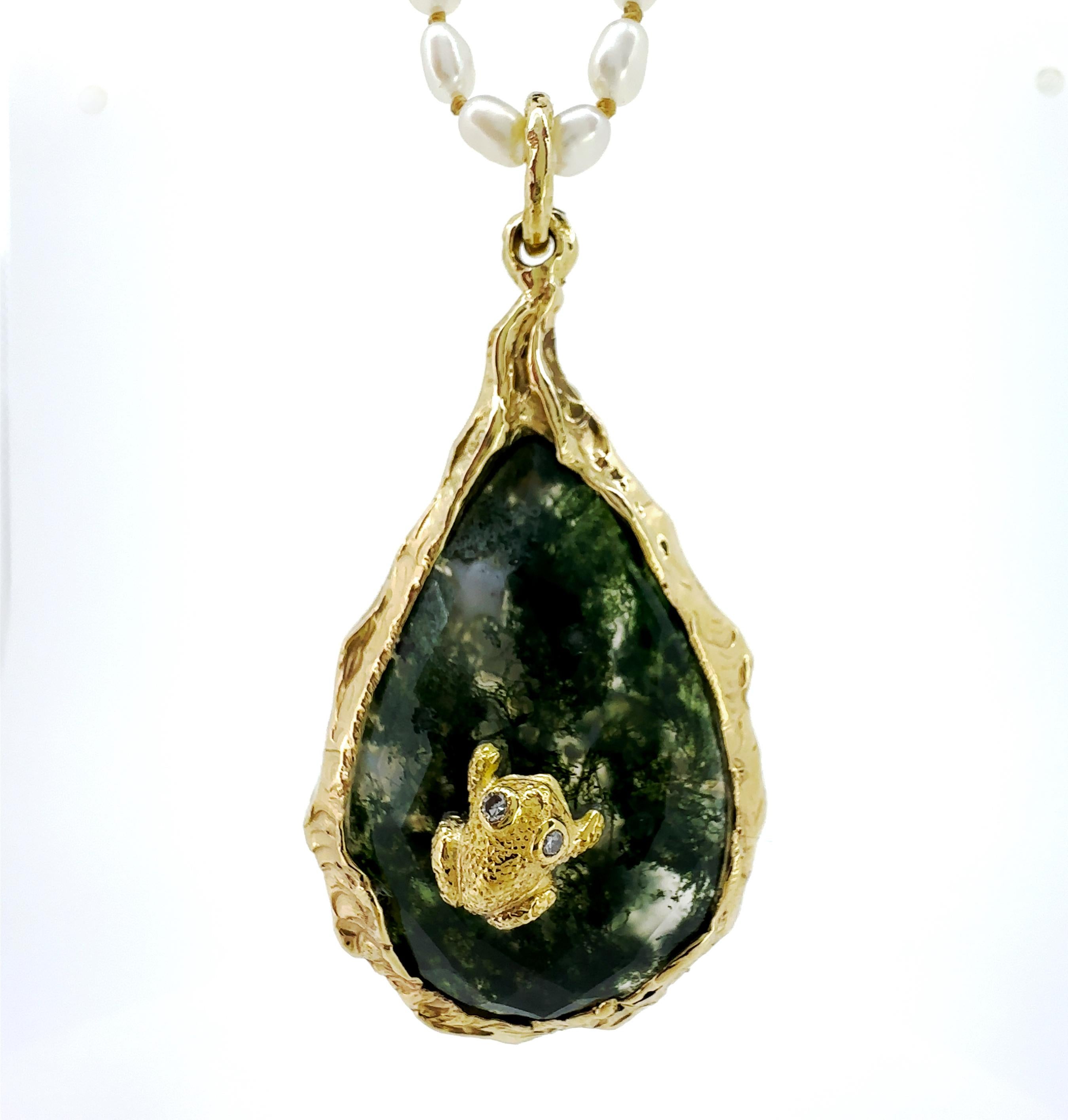 "Mossy" Large Teardrop Pendant in Yellow Gold with Tiny Frog on Moss ...