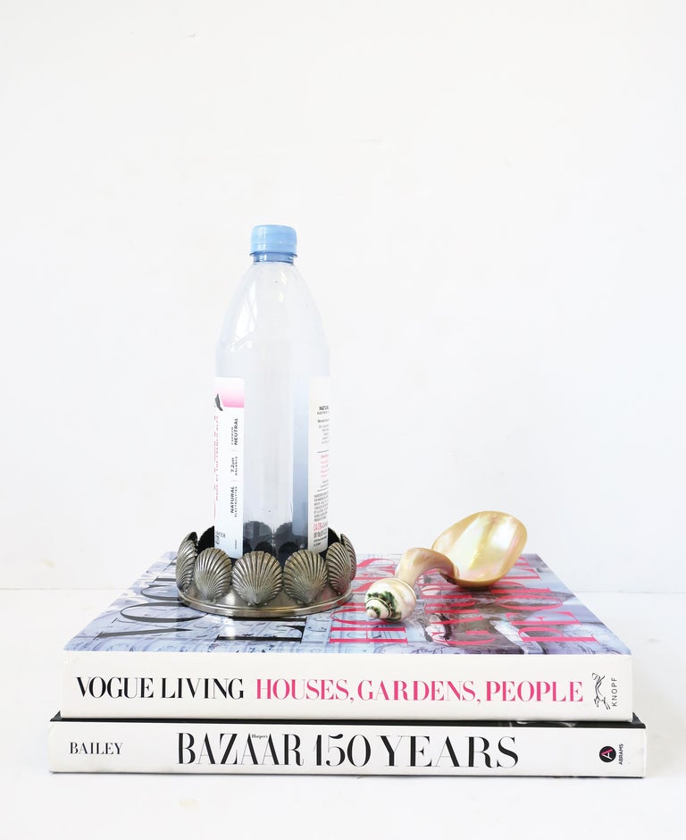 Mother of Pearl Seashell Spoon or Caviar Vessel For Sale at 1stDibs