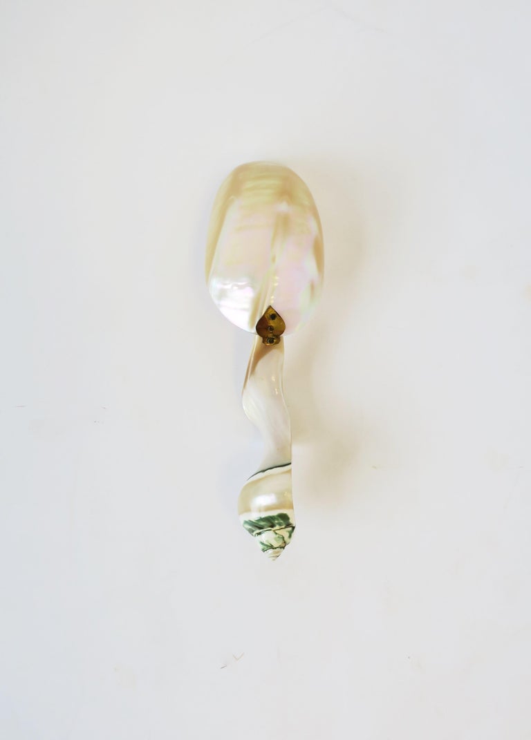 Mother of Pearl Seashell Spoon or Caviar Vessel For Sale at 1stDibs