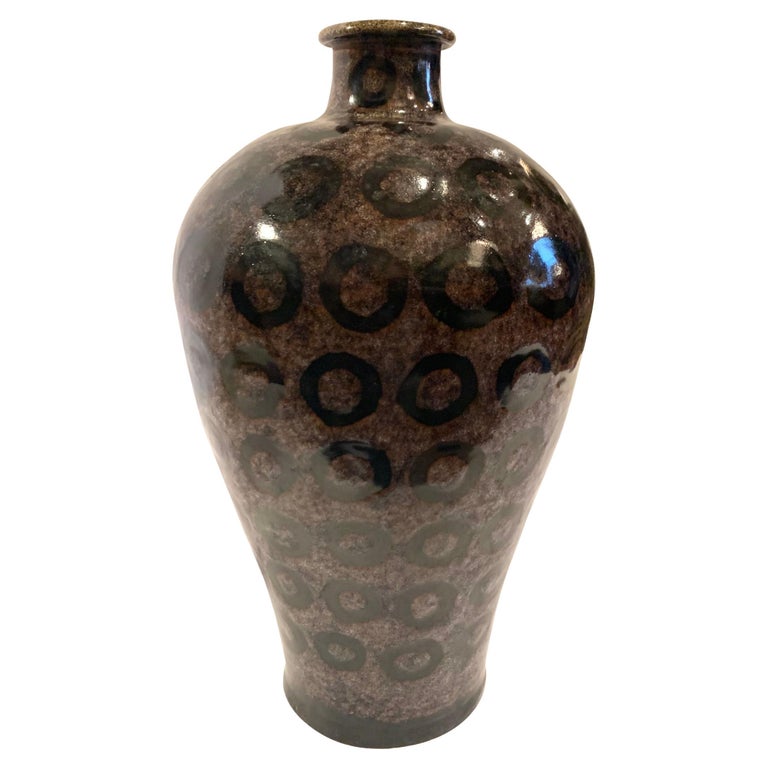 Mottled Ground Hand Painted Black Circle Design Vase, China ...
