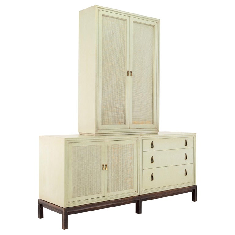 Airy Mid Century Sideboard Buffet Anrichte mit Montage bei 1stDibs