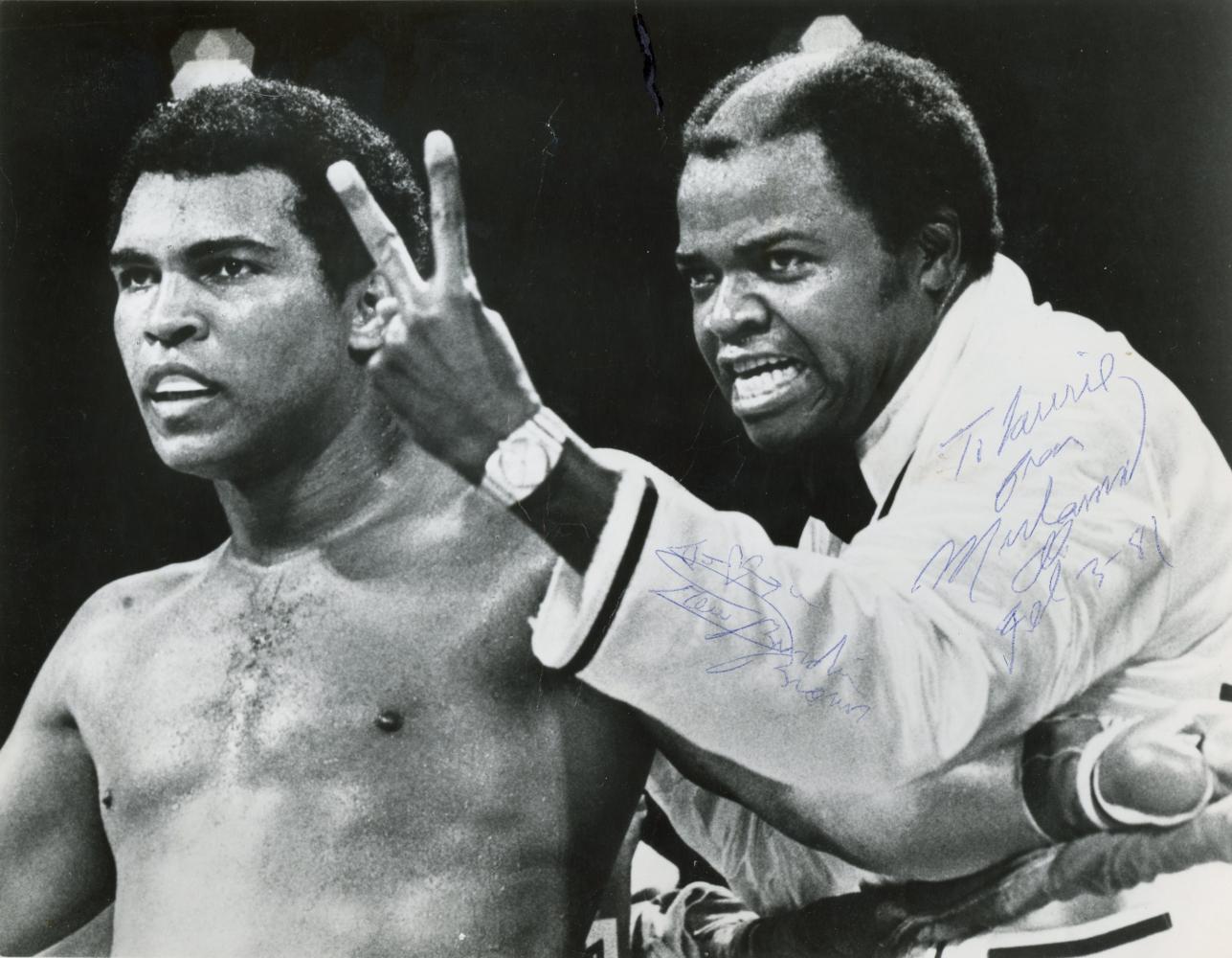 Muhammad Ali Signed Photograph For Sale at 1stDibs