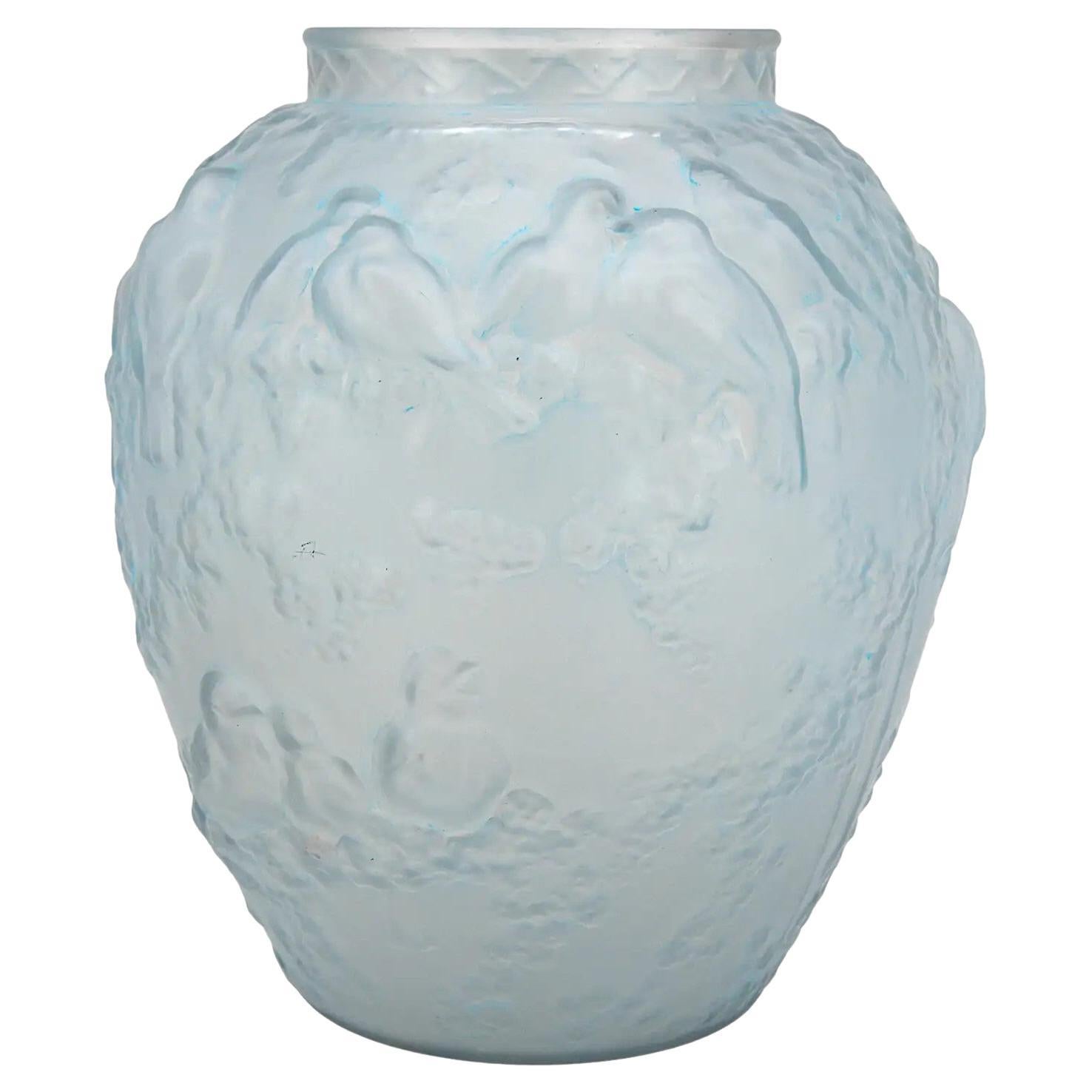 Gorgeous French Art Deco Frosted Glass Vase by Hunnebelle For Sale at ...