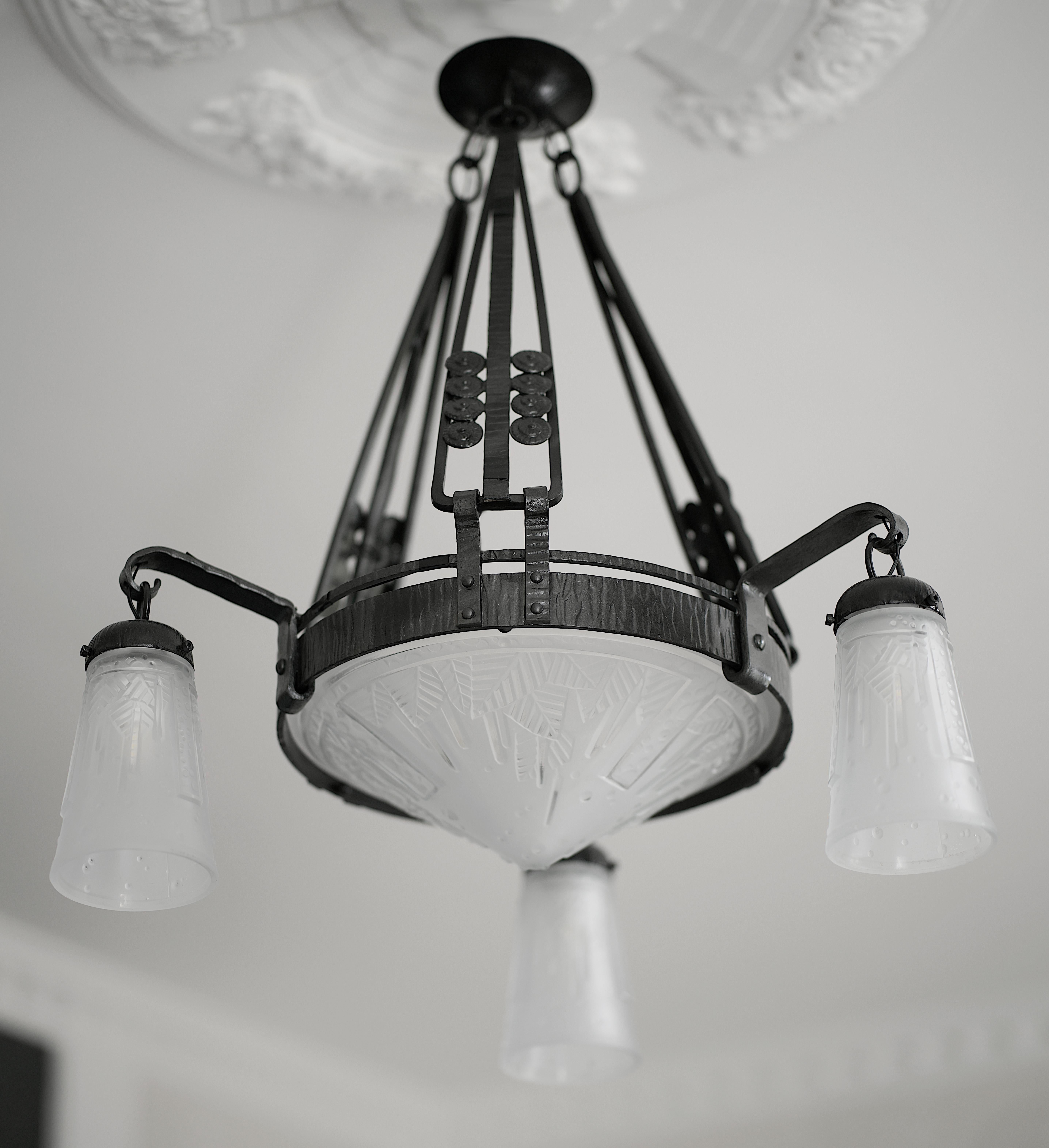 Muller Freres / Marcel Vasseur French Art Deco Chandelier, 1925 For ...
