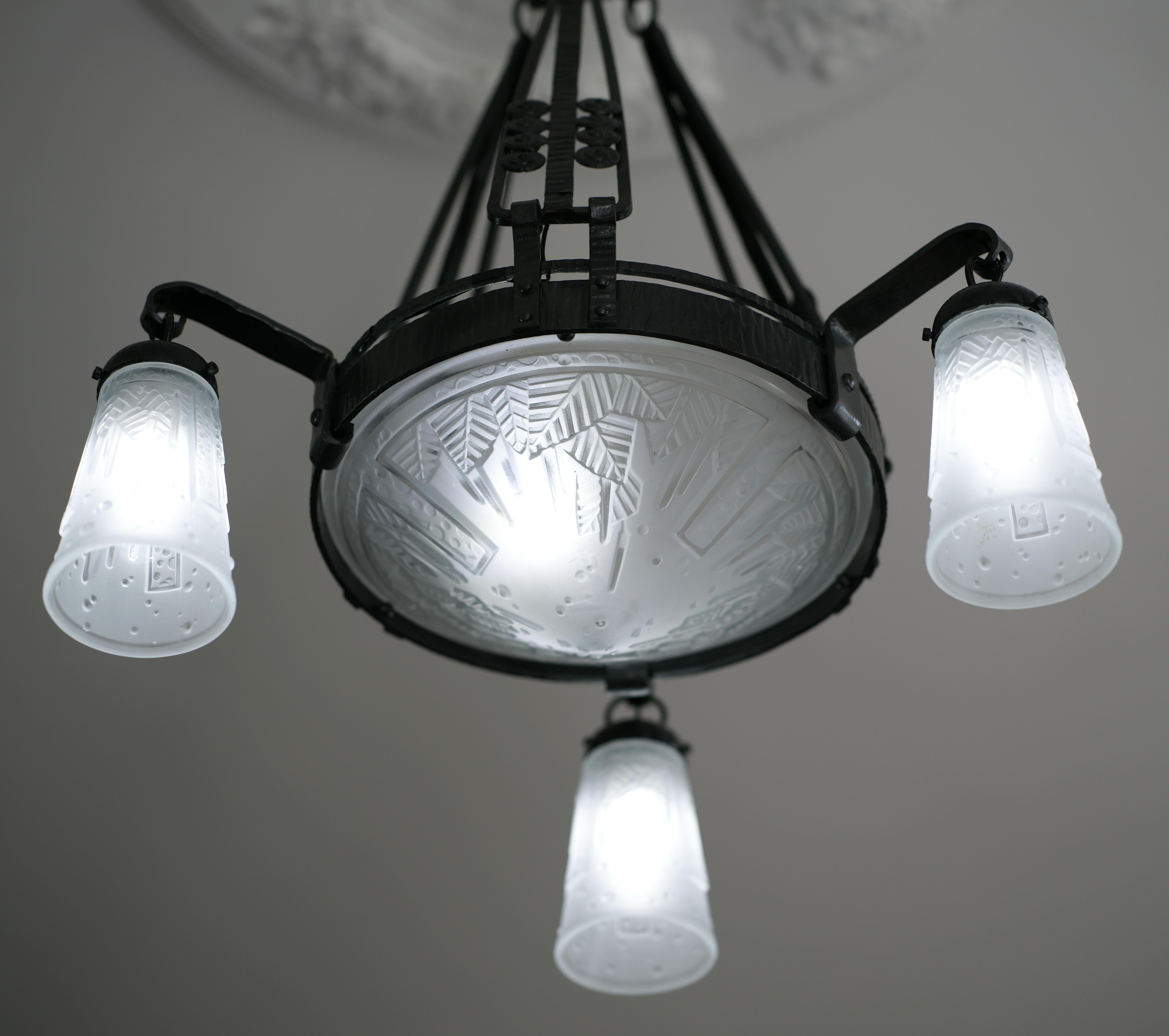 Muller Freres / Marcel Vasseur French Art Deco Chandelier, 1925 For ...