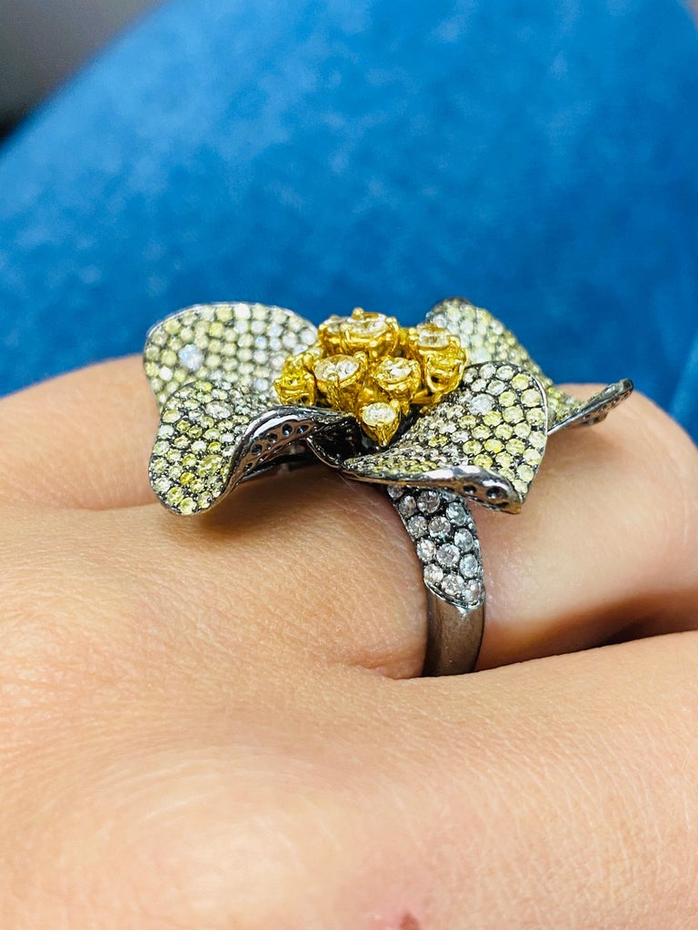 Multi-Color Diamond Gold Flower Ring For Sale at 1stDibs