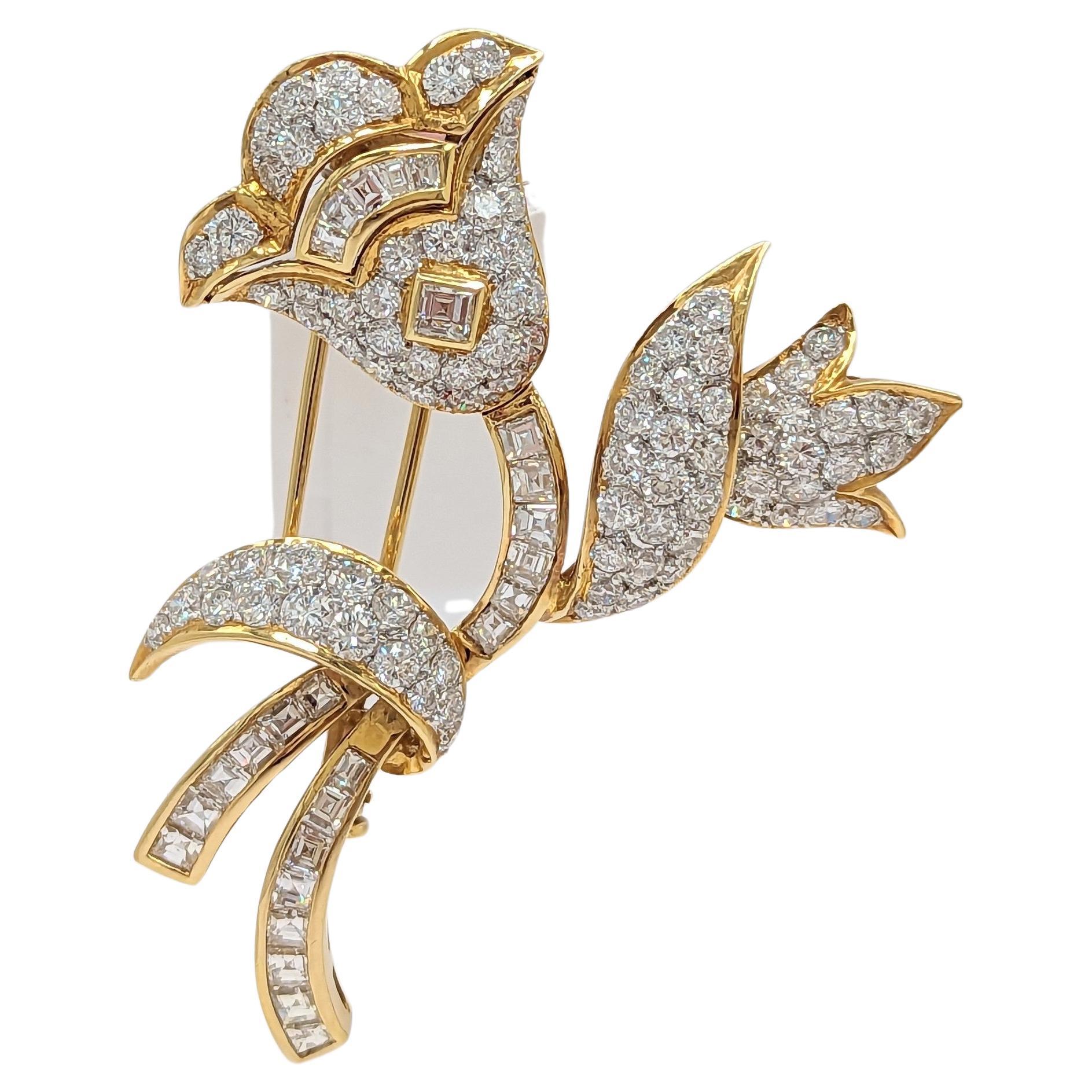 White and Yellow Diamond Flower Brooch in 18k Gold For Sale at 1stDibs ...