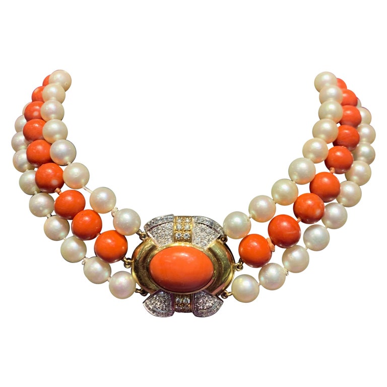 Collier de corail et de perles à plusieurs rangs En vente sur 1stDibs