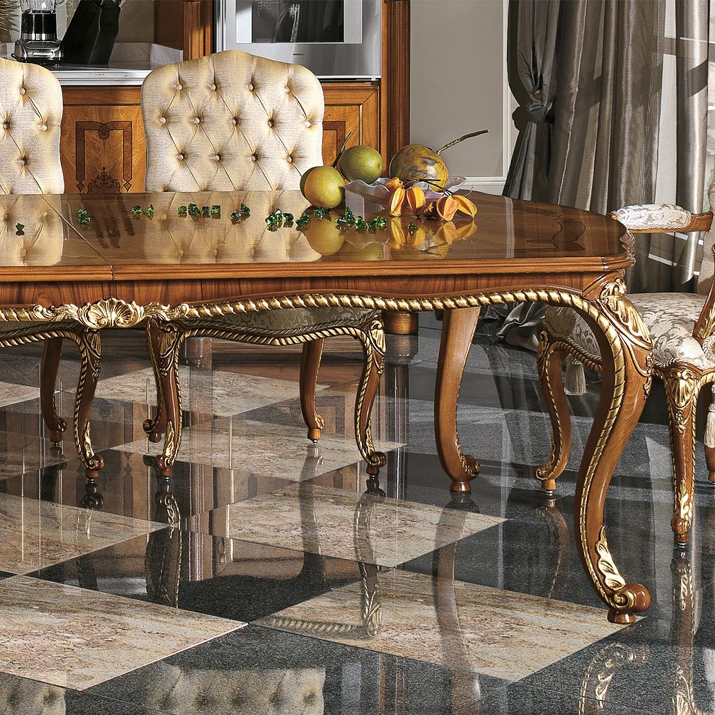 Nabucco Extendible Dining Table with Cabriole Legs For Sale at 1stDibs