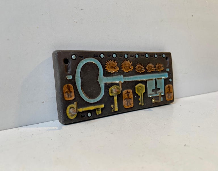 Naiv Scandinavian Ceramic Wall Key Holder by Ole Berg, 1970s For Sale ...