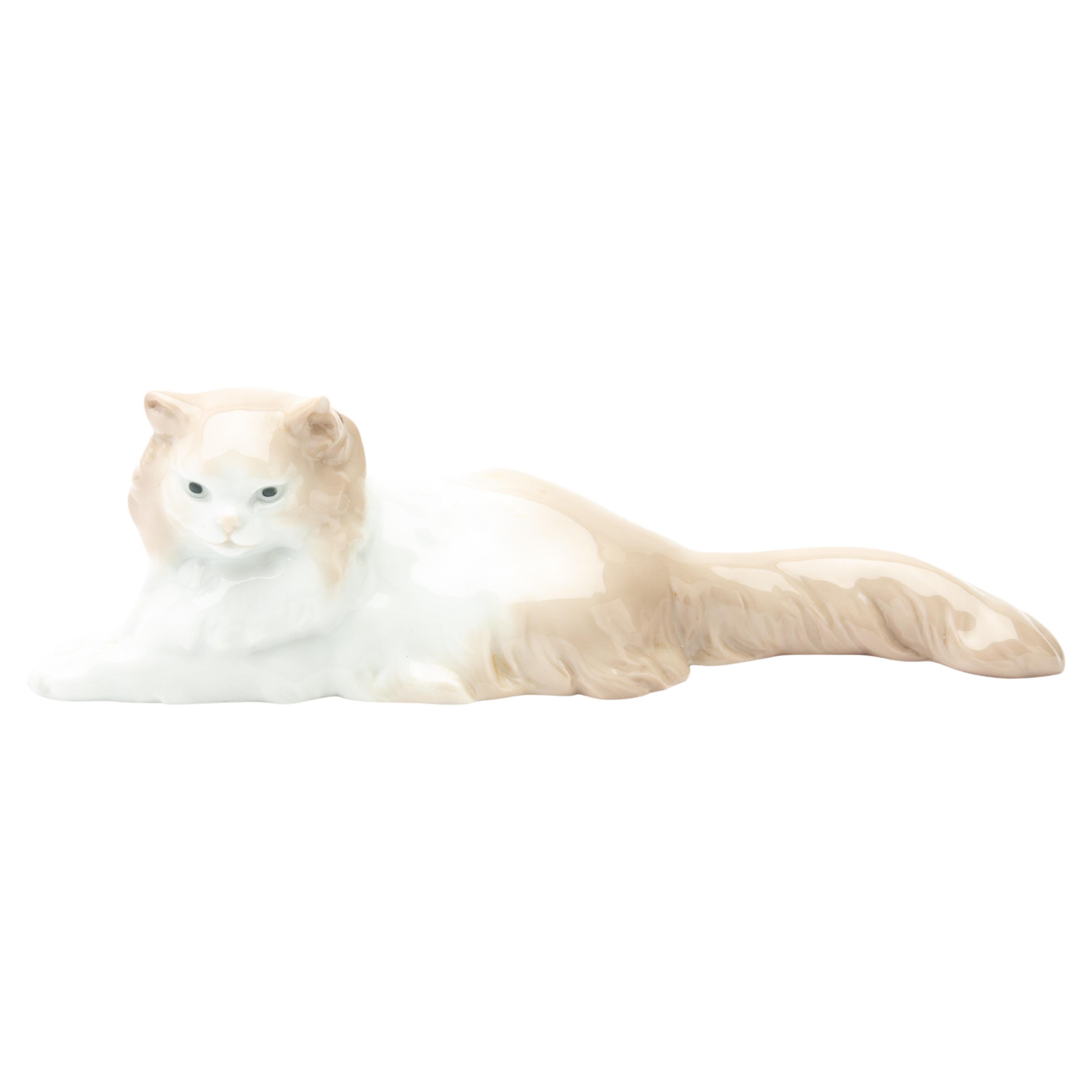 Nao Lladro Fine Porcelain "Persian Angora Cat" Figurine For Sale at 1stDibs