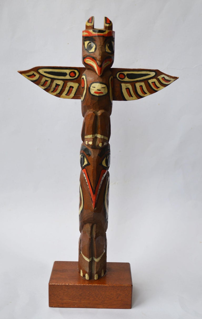 Totem amérindien vintage Thunderbird de la côte nord-ouest des États ...