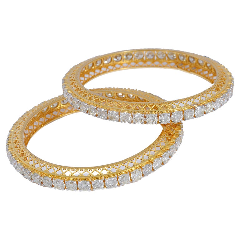 Natural Diamond Bangle with 45.80 Cts Diamond in 14k Gold For Sale at ...