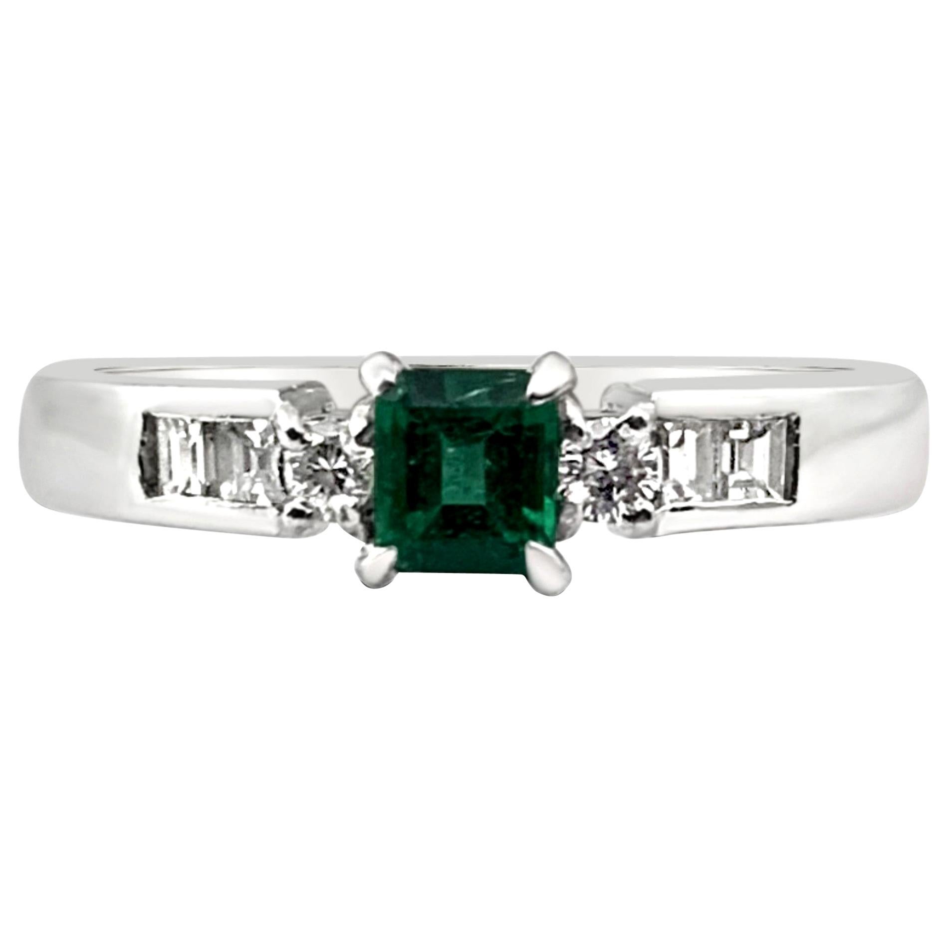 Exquisite Natural Green Emerald and Diamond Ring For Sale at 1stDibs