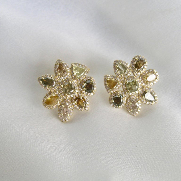 Natural Colored Diamond Earrings in 18k Gold For Sale at 1stDibs
