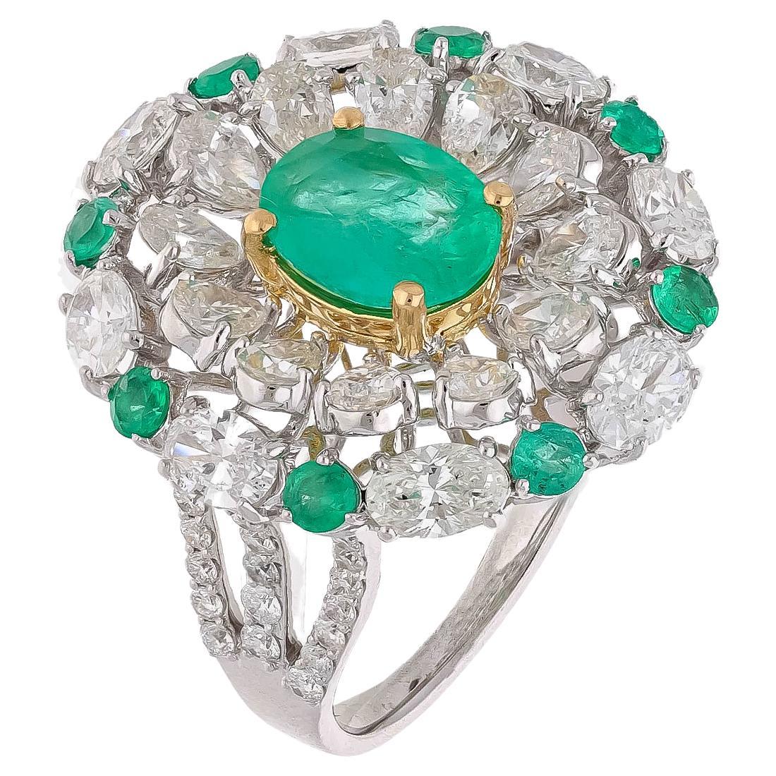 Natural Emerald Ring with Diamond in 18k Gold For Sale at 1stDibs