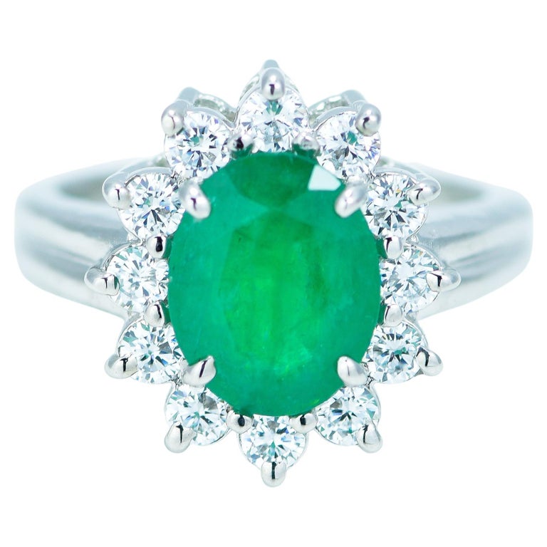 Natural Green Emerald Ring in Silver For Sale at 1stDibs