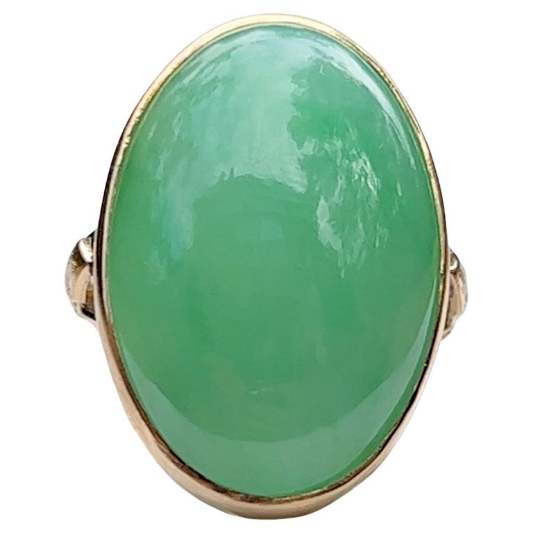 Natural Light Green Oval Jadeite Ring in 14 Karat Gold For Sale at 1stDibs