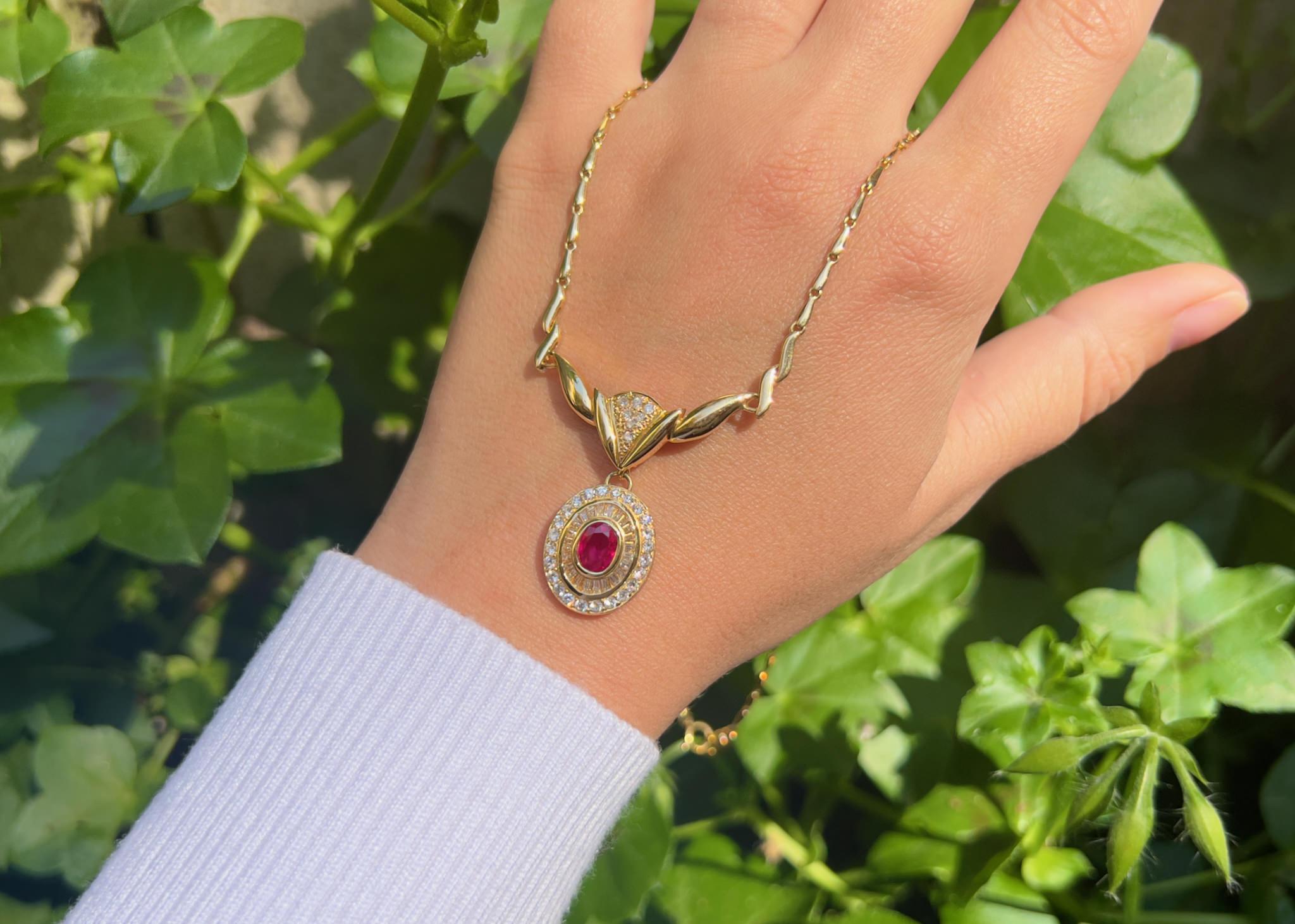 Natural Oval 1 Carat Ruby Pendant Necklace Set with Diamonds 18k Gold For Sale at 1stDibs