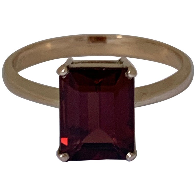 Natural Red Garner Set In 14 Karat Yellow Gold For Sale at 1stDibs