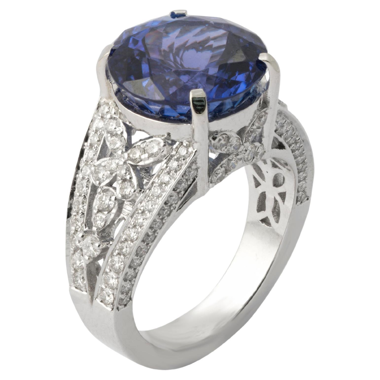 White Gold and Diamond Ring with Round Tanzanite Center For Sale at 1stDibs