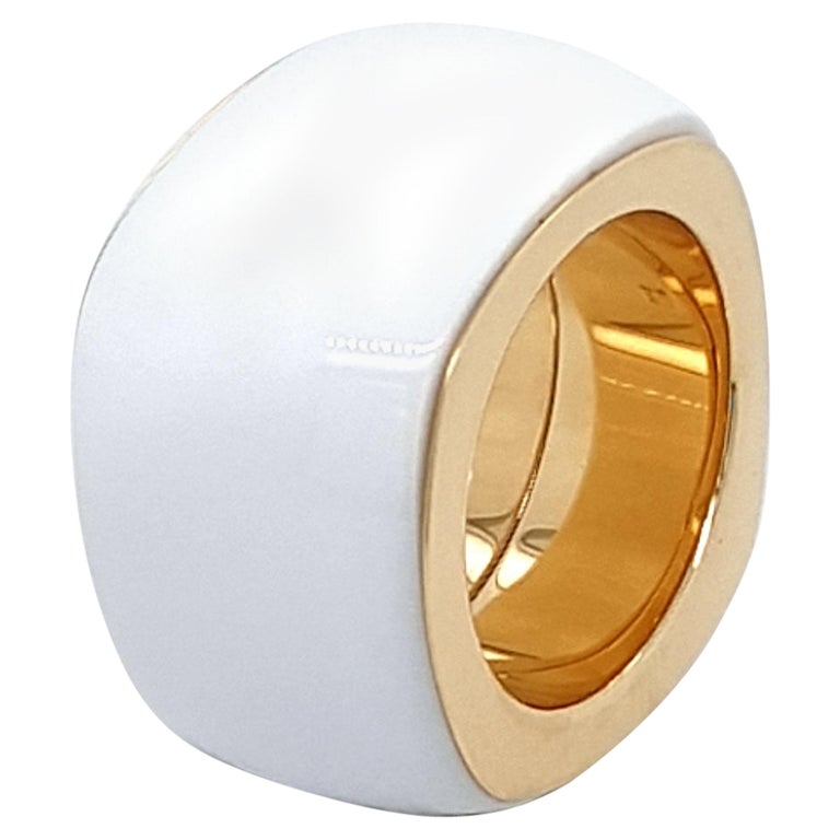 Natural White Agate Ring with 18 Carat Yellow Gold, Cushion For Sale at ...