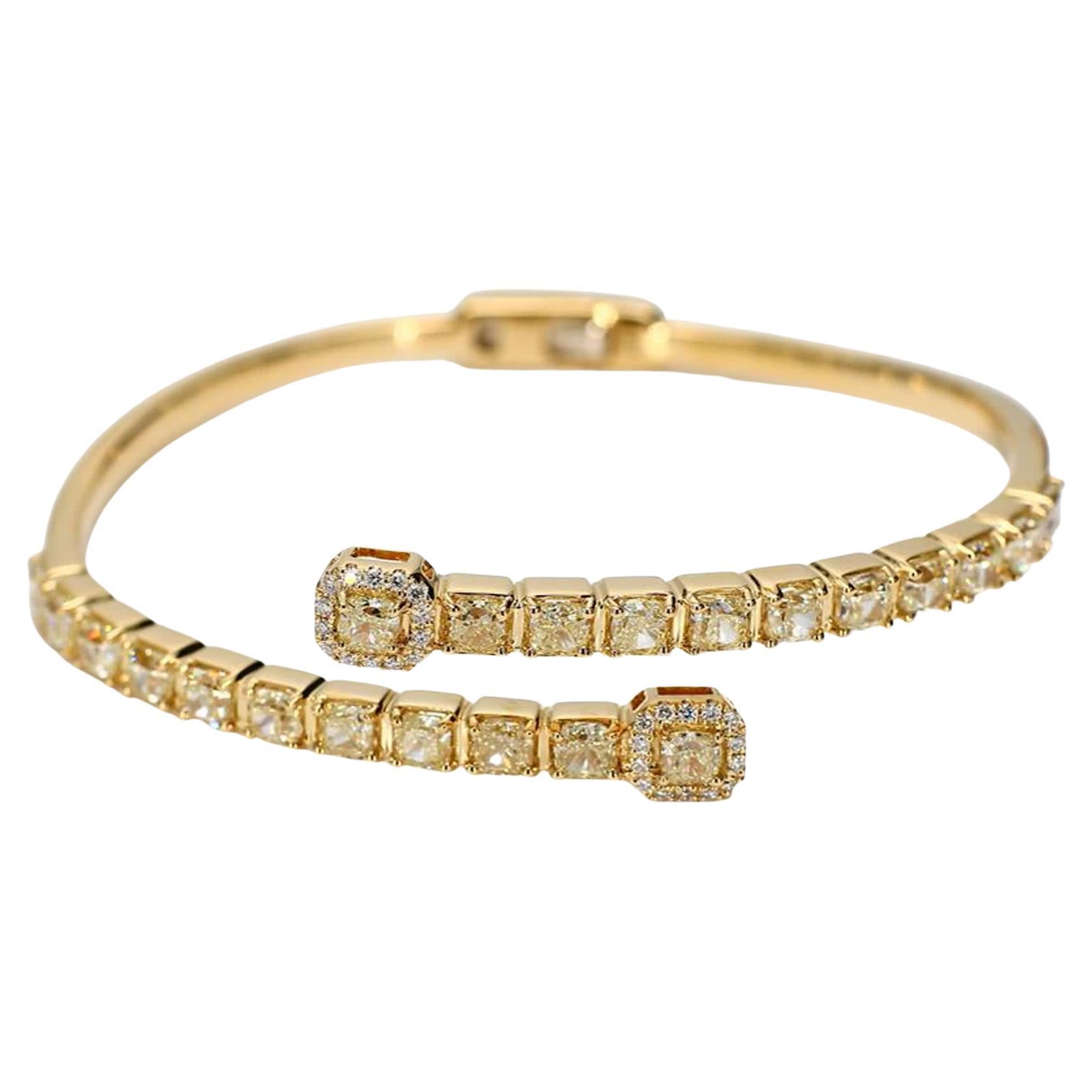 14.80 Carat Diamond 18 Carat White Gold Heart Cuff Bracelet For Sale at ...