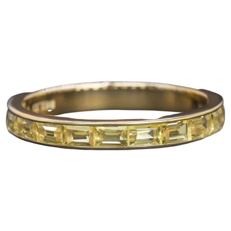 Bague jonc en or et saphir jaune naturel En vente sur 1stDibs