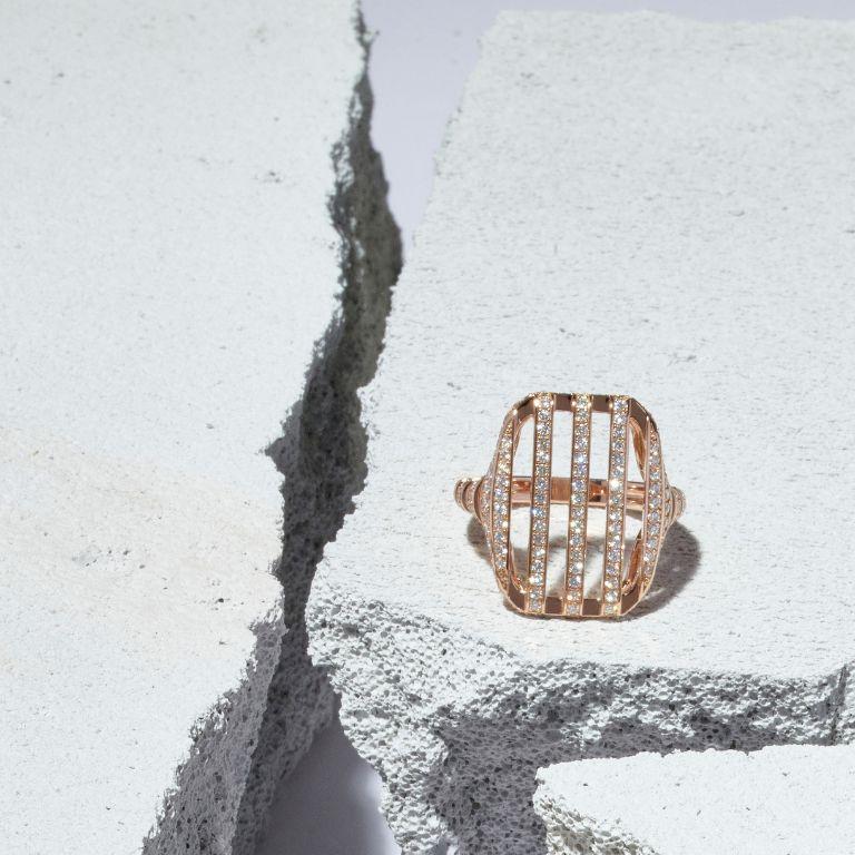 Customizable Nava Joaillerie Cut rectangle ring / 18K yellow gold / 148 ...