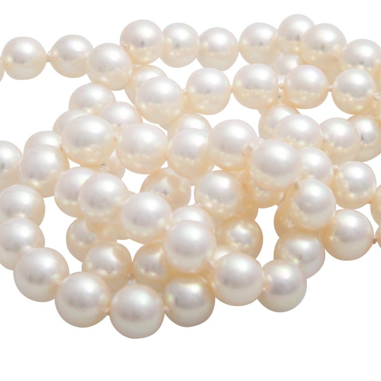 Necklace Made of Cultured Pearls with a Very Fine Luster For Sale at ...