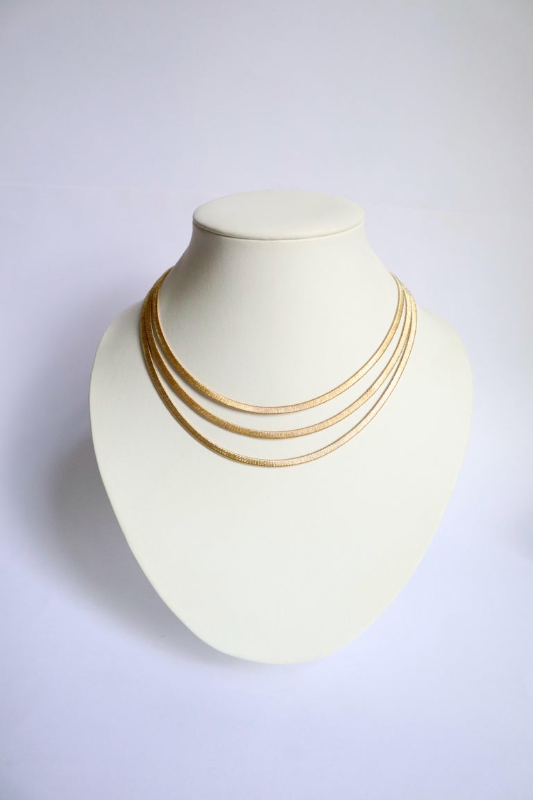 Necklace with 3 Flexible Wires in 18 Karat Yellow Gold For Sale at 1stDibs