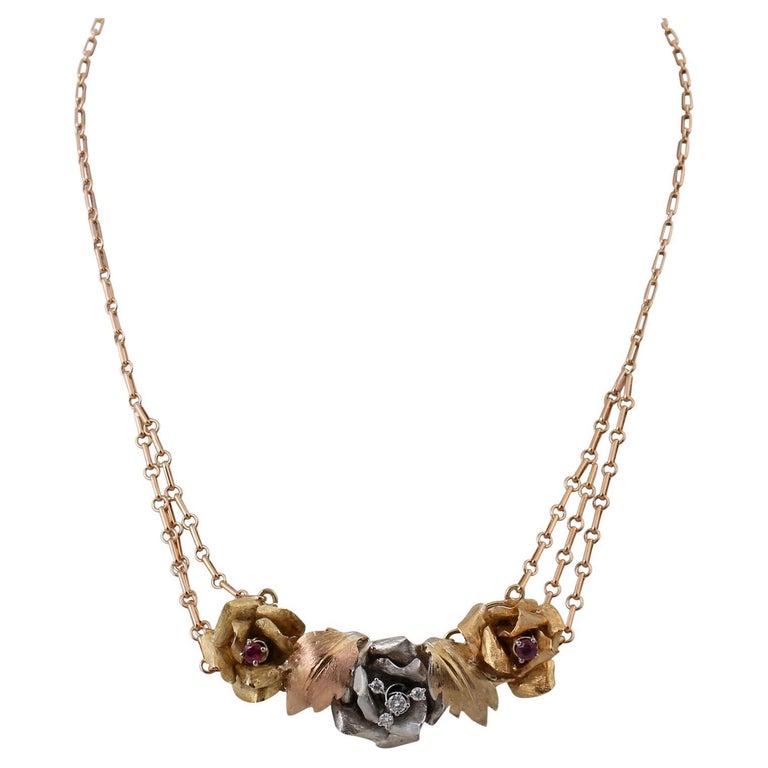 Necklace with Floral Center Piece For Sale at 1stDibs
