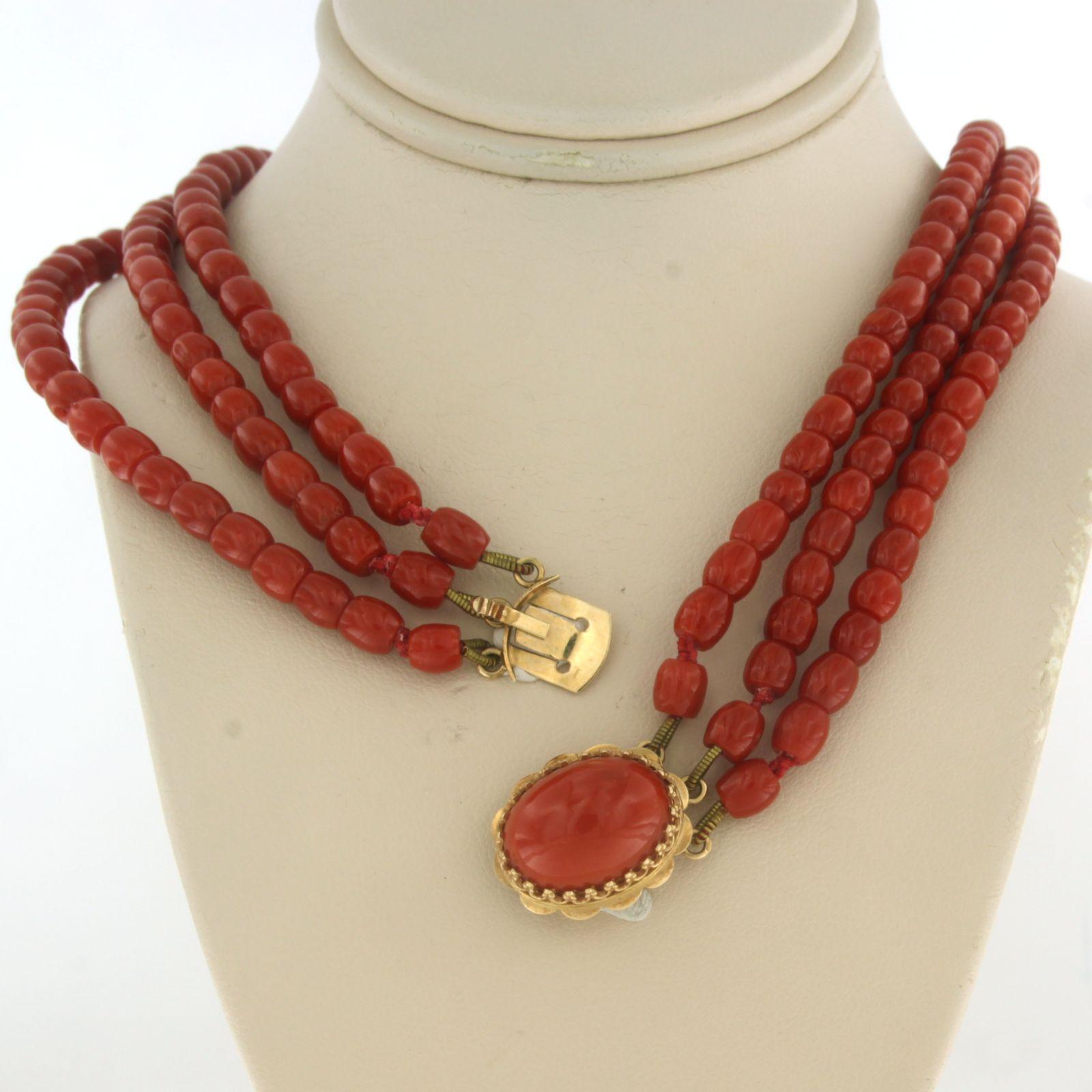 Necklace with coral beads and lock 14k yellow gold For Sale at 1stDibs