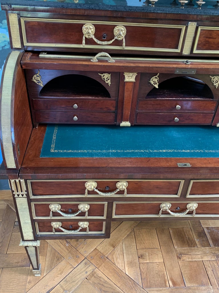 Russian Neoclassical Desk For Sale at 1stDibs