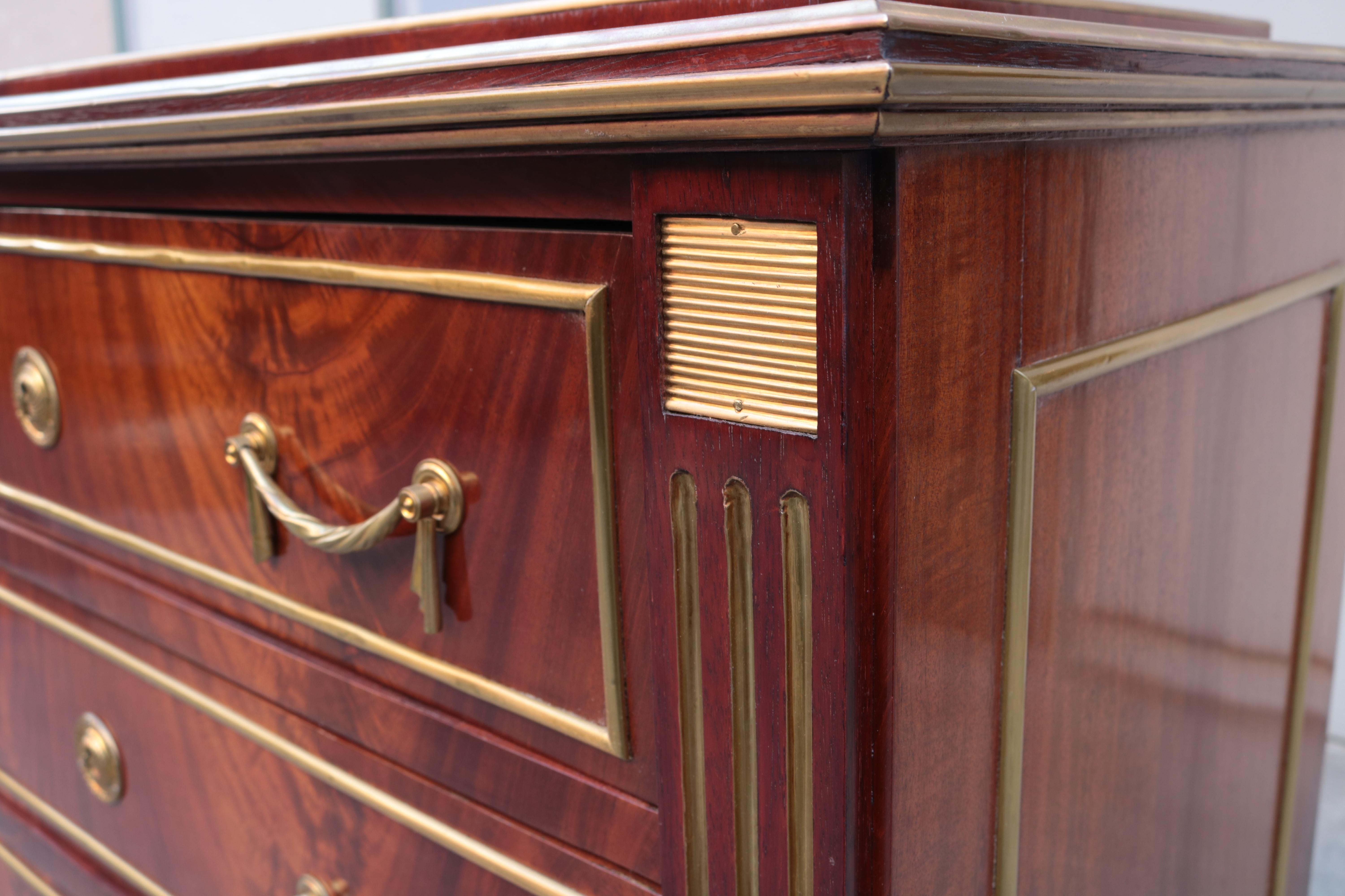 Neoclassical Style Pair of Chests For Sale at 1stDibs