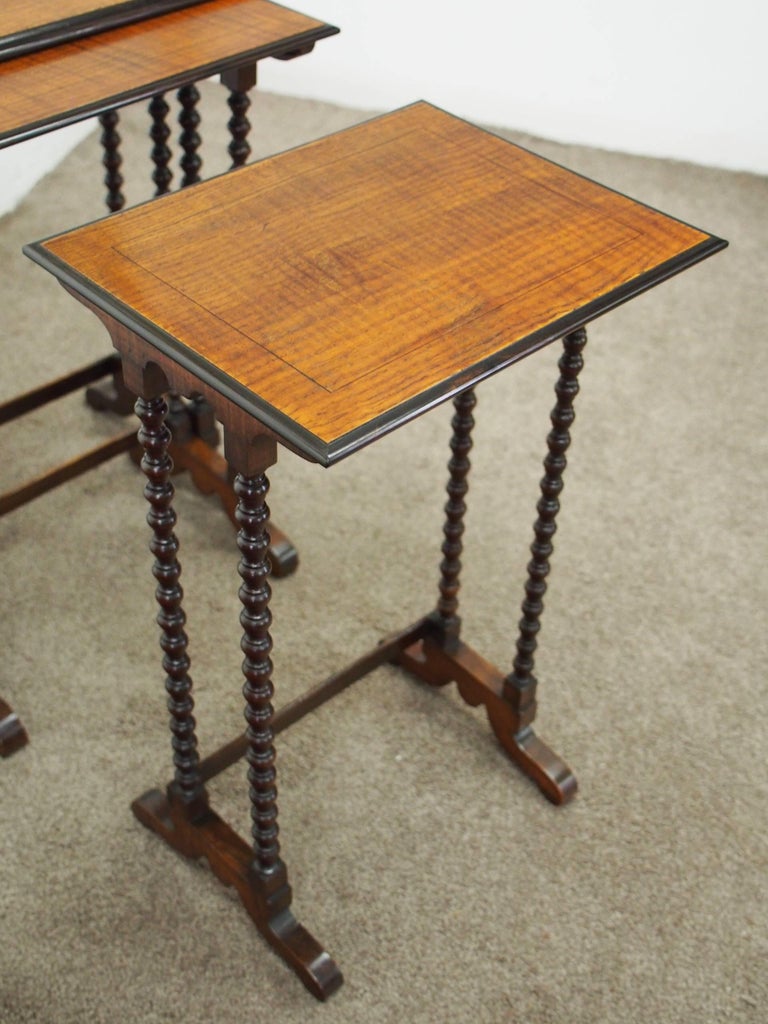 Nest of Three Silky Oak Tables, circa 1840 For Sale at 1stDibs
