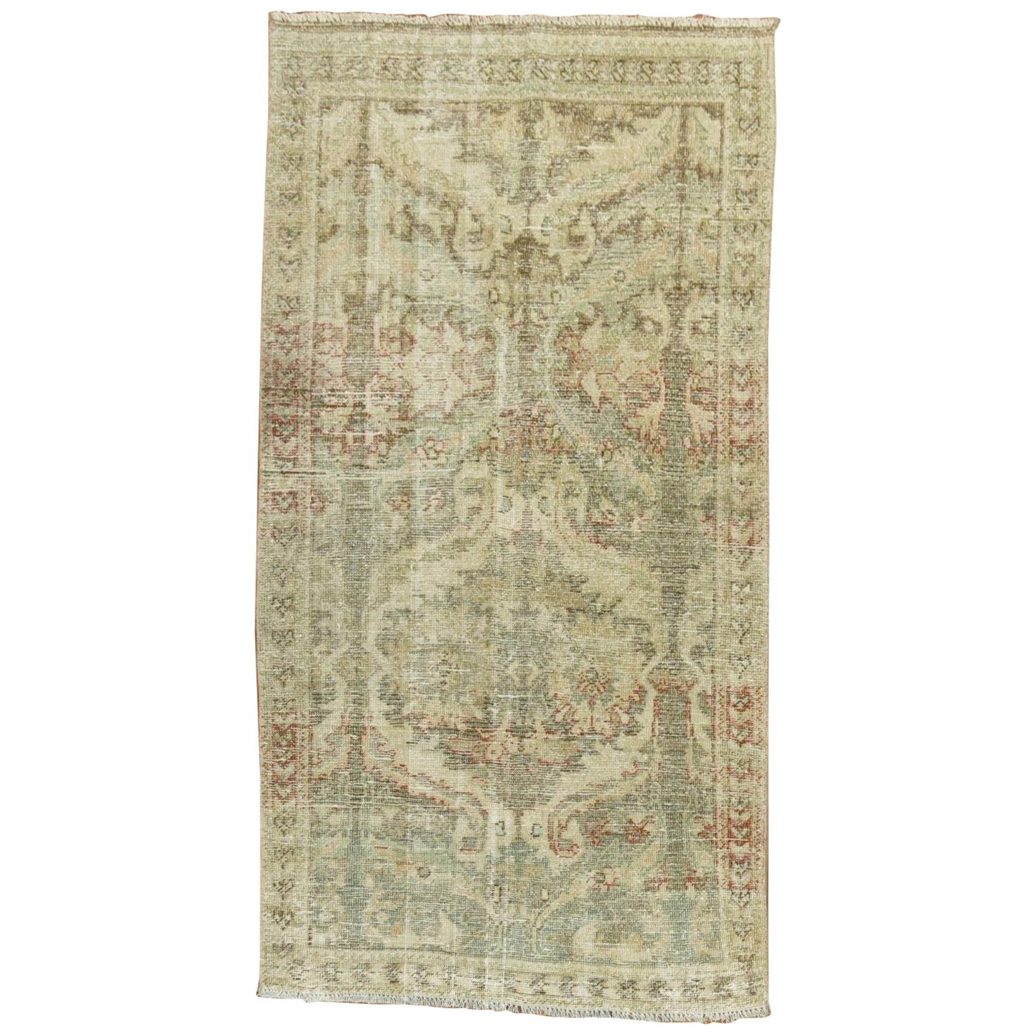Neutral Shabby Chic Persian Mahal Rug For Sale at 1stDibs