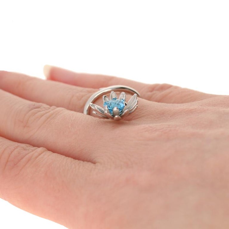 .60 Carat Checkerboard Cut Round Blue Topaz Ring, 14 Karat Gold Flower ...